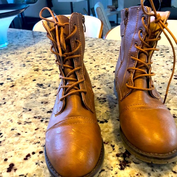 TOP Moda | Shoes | Nwot Stylish Top Moda Boots Sz 9 | Poshmark